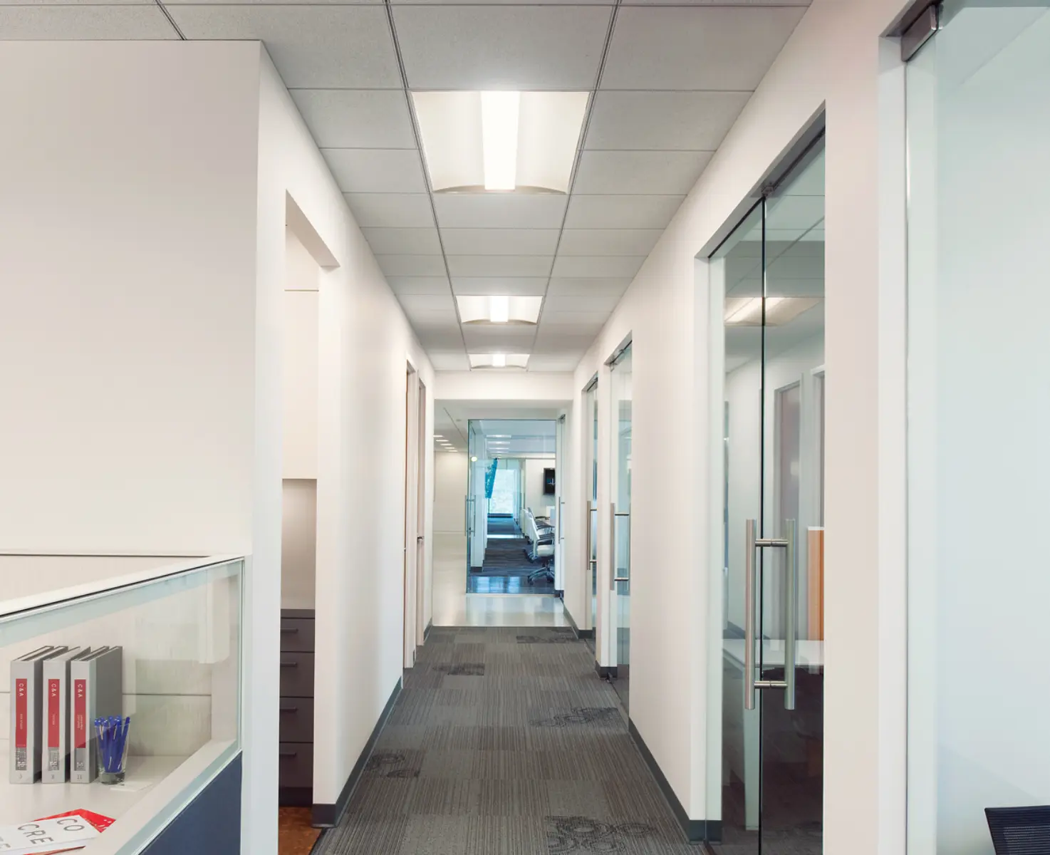 Aura 1x4 | Axis Lighting